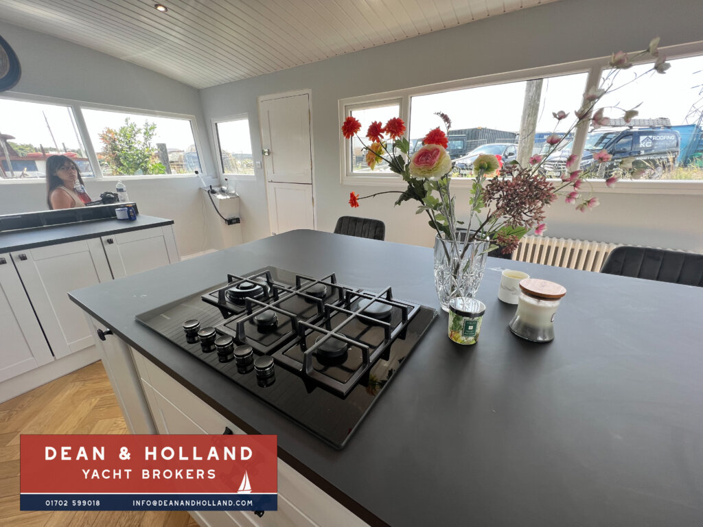 Selby House Barge - Selby Doris - Dean & Holland Yacht Brokers