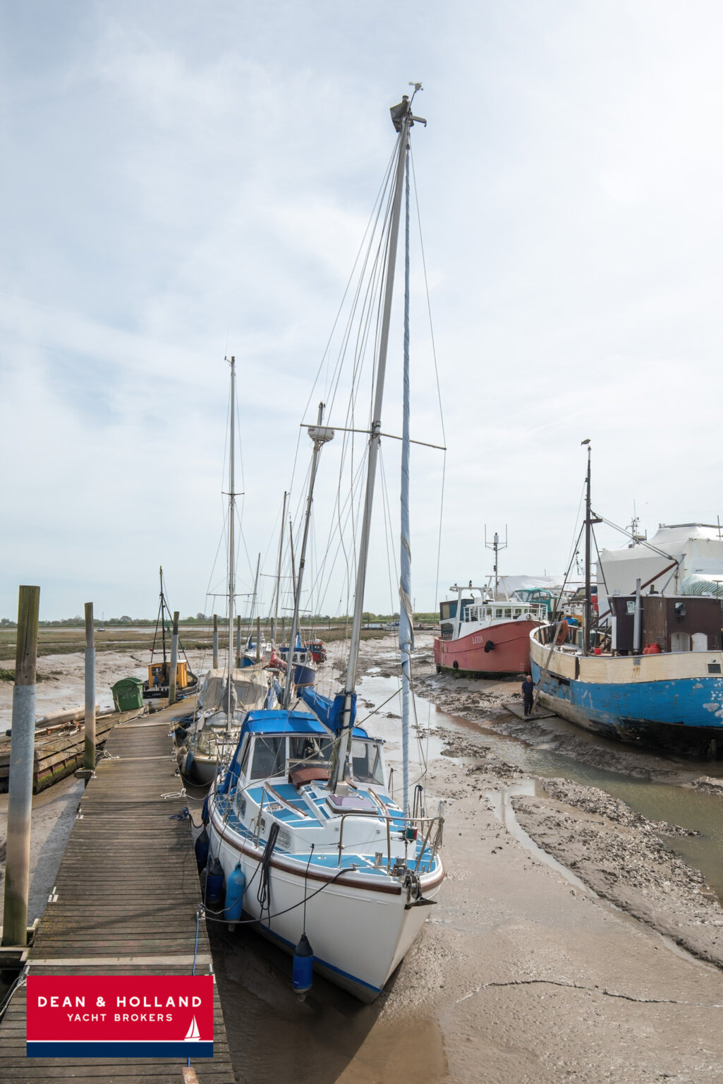 Macwester Wight 32 - Afternoon Light - Dean & Holland Yacht Brokers