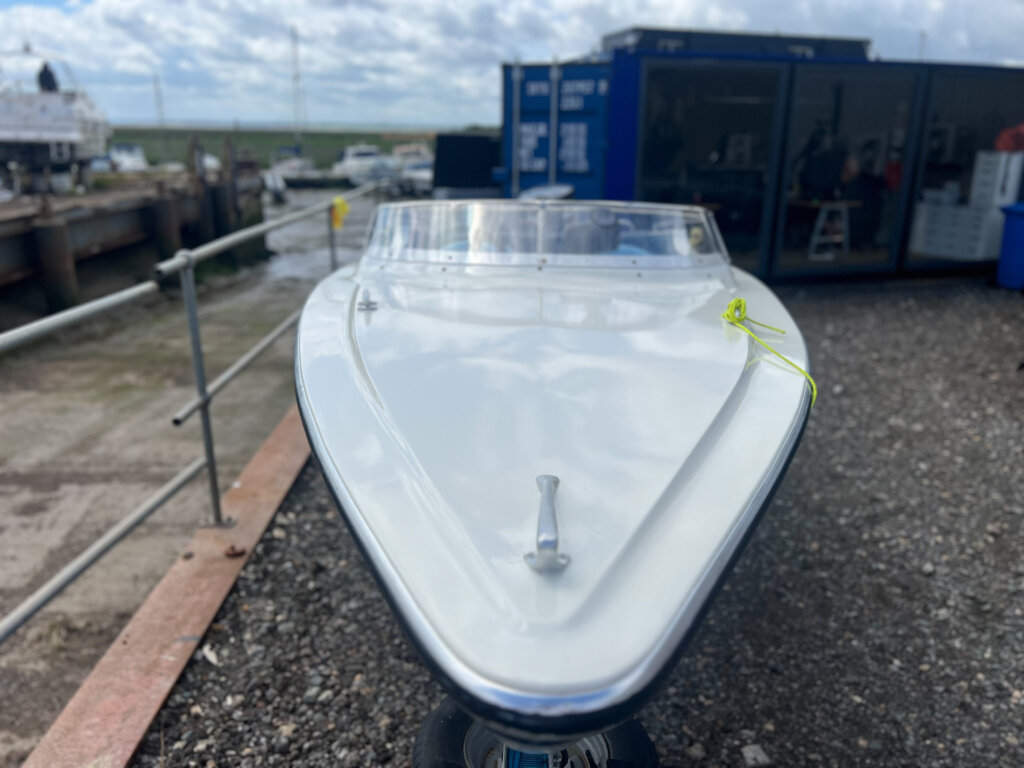 Driver 500 Speed Boat - Dean & Holland Yacht Brokers