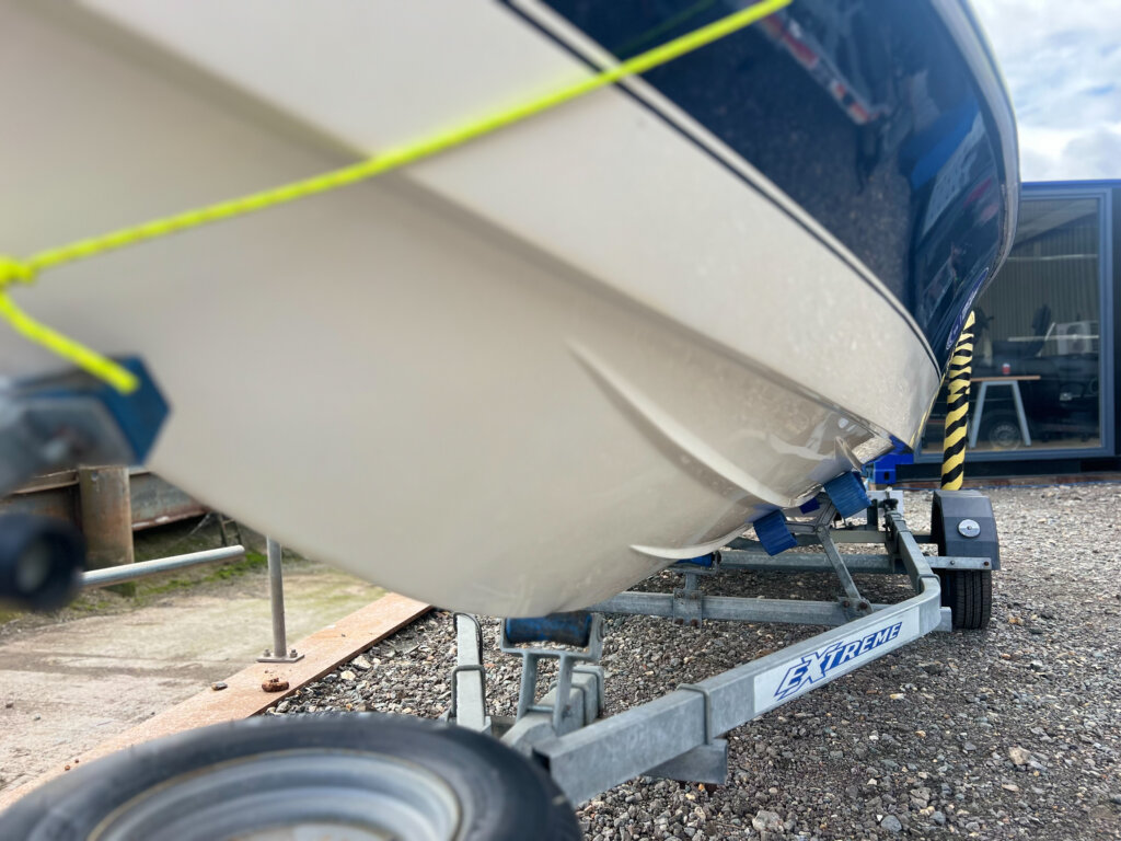 Driver 500 Speed Boat - Dean & Holland Yacht Brokers