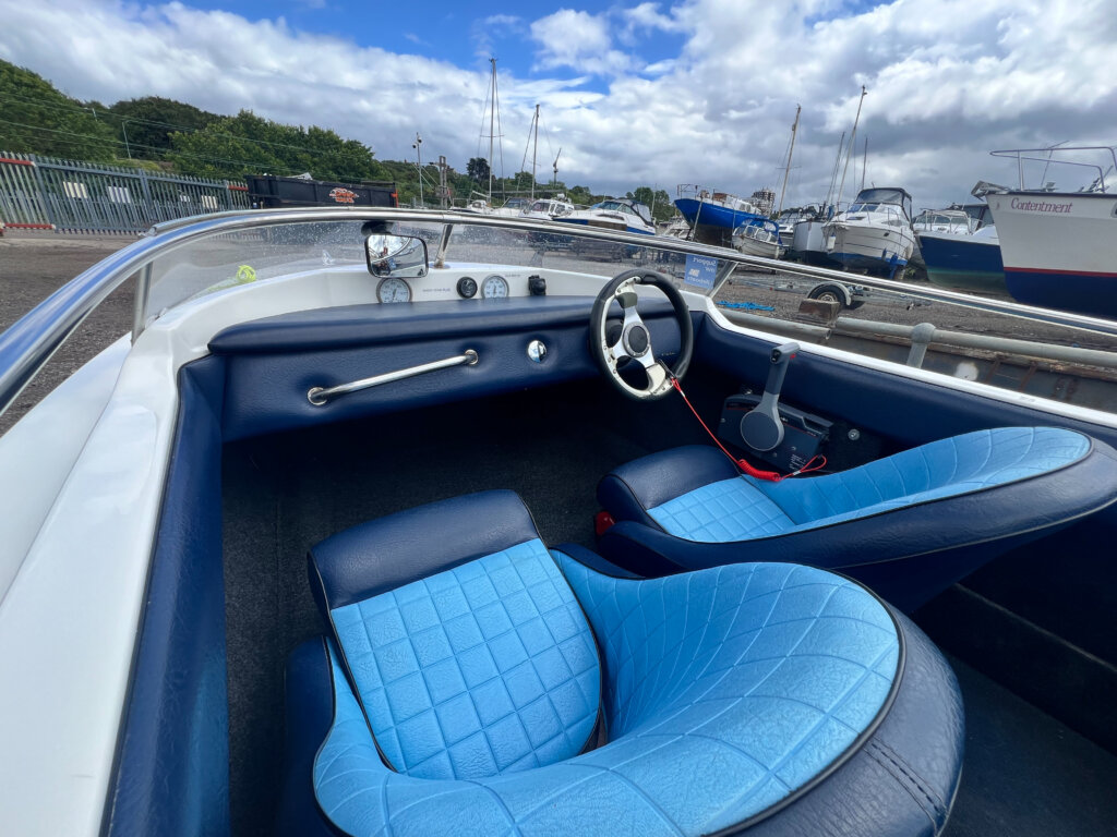 Driver 500 Speed Boat - Dean & Holland Yacht Brokers