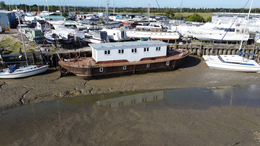 St Hugh - Thames Lighter Barge/Converted Houseboat - Dean & Holland ...