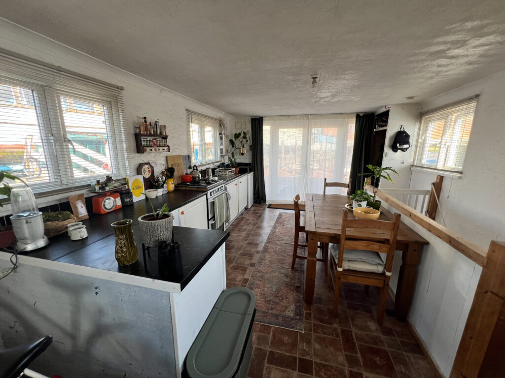 St Hugh - Thames Lighter Barge/Converted Houseboat - Dean & Holland ...