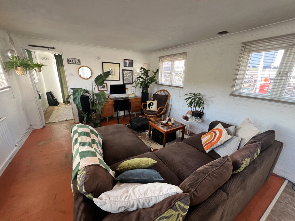 St Hugh - Thames Lighter Barge/Converted Houseboat - Dean & Holland ...