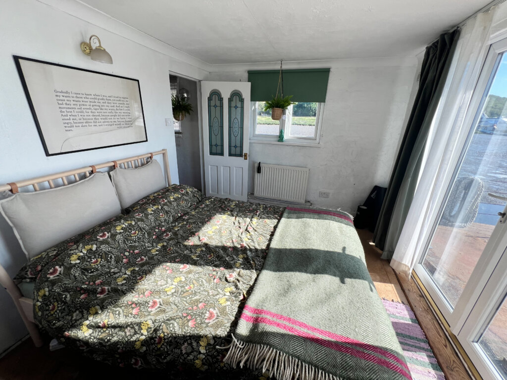 St Hugh - Thames Lighter Barge/Converted Houseboat - Dean & Holland ...