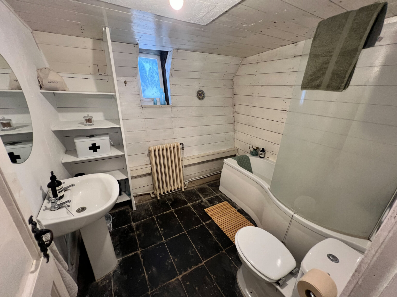 St Hugh - Thames Lighter Barge/Converted Houseboat - Dean & Holland ...